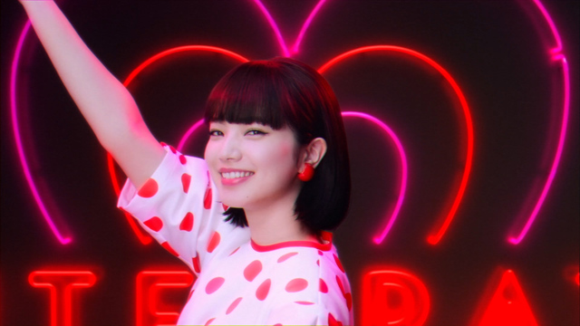 写真 (2枚目) - テカリやベタつきを防いで透け感美肌に補正♡WEB動画が話題の「快適下地」はこれ - LOCARI（ロカリ）