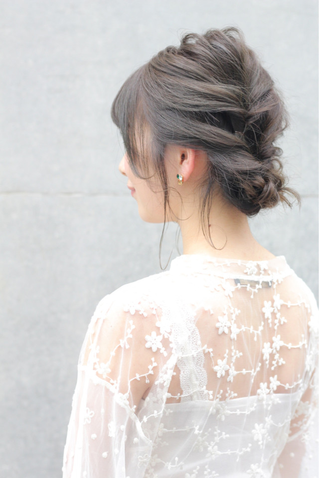 写真 (1枚目) - 首回りすっきりが色っぽい♡夏にぴったり大人女子のアップスタイル8 - - LOCARI（ロカリ）