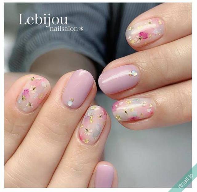 写真 (5枚目) - 周りと差がつく！タイダイ柄ベースのフラワーネイル♡ - LOCARI（ロカリ）