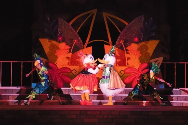 写真 (11枚目) - [2019]主演はドナルド！6年ぶりのシンデレラ城前ショー「オー！サマー・バンザイ！」 - LOCARI（ロカリ）