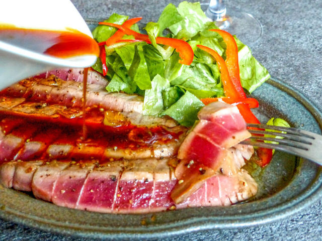 写真 (1枚目) - にんにくバターが香る♪ マグロステーキの作り方＆おすすめ献立 - LOCARI（ロカリ）