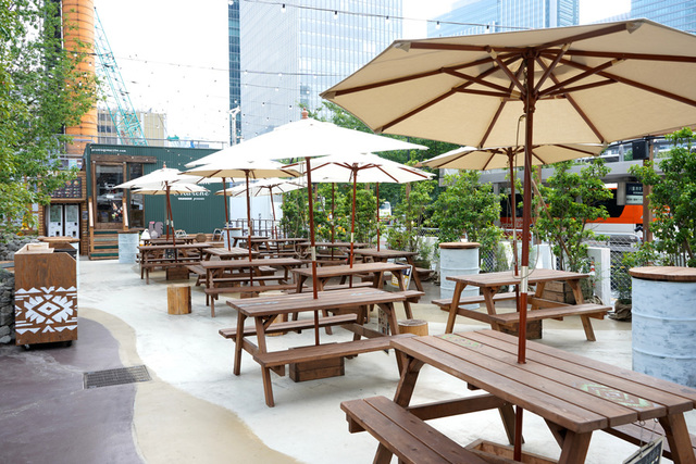写真 (3枚目) - ここが東京駅目の前とは・・都心で“手ぶらBBQ”って最高すぎる！緑あふれる「THE - LOCARI（ロカリ）