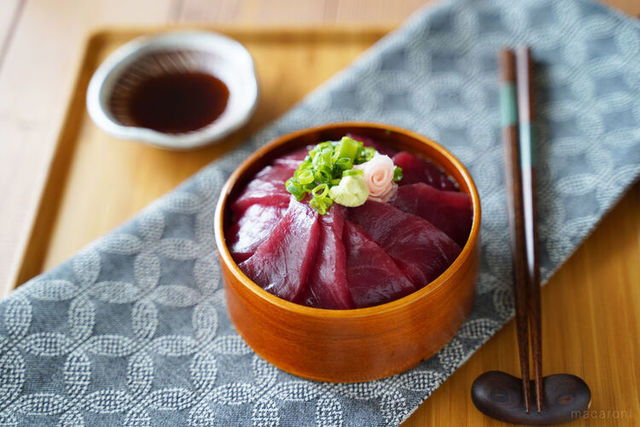 写真 (1枚目) - ひと手間でお店風♪ タレにこだわる「鉄火丼」レシピ - LOCARI（ロカリ） - LOCARI（ロカリ）