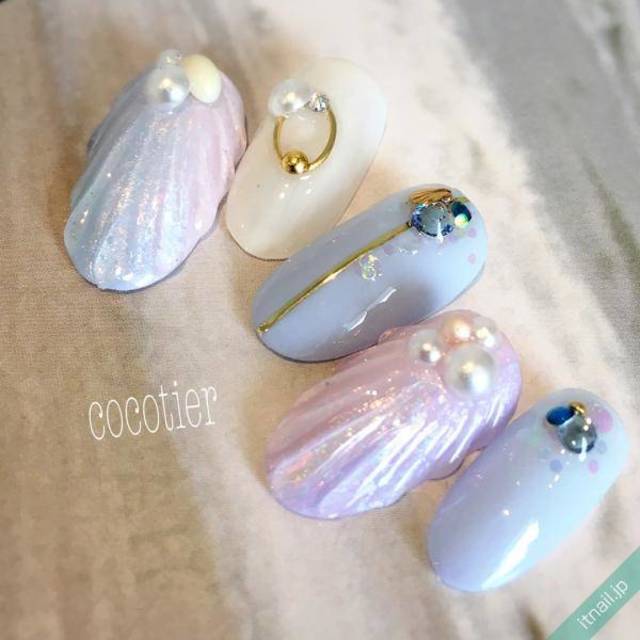 写真 (1枚目) - 3Dシェルが主役♡「マーメイドネイル」で夏のヒロインの座をGET - LOCARI（ロカリ）