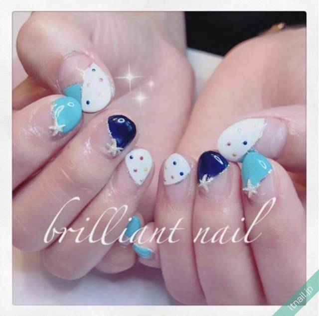 写真 (3枚目) - 夏っぽく涼しげに♡ブルー＆ホワイトのフレンチネイル - LOCARI（ロカリ） - LOCARI（ロカリ）