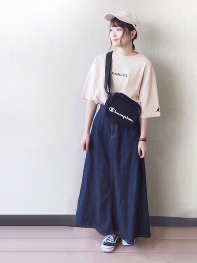 写真 (8枚目) - 今買い足すならコレ！「ベージュT」着こなしバリエ10 - LOCARI（ロカリ） - LOCARI（ロカリ）