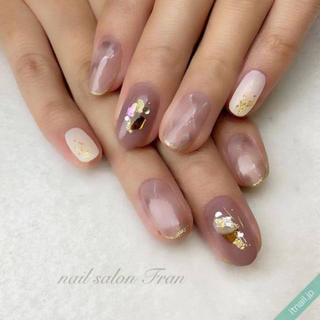 写真 (1枚目) - 大人の垢抜けネイルはシンプルに。カラー別・大理石の上質アート×6 - - LOCARI（ロカリ）