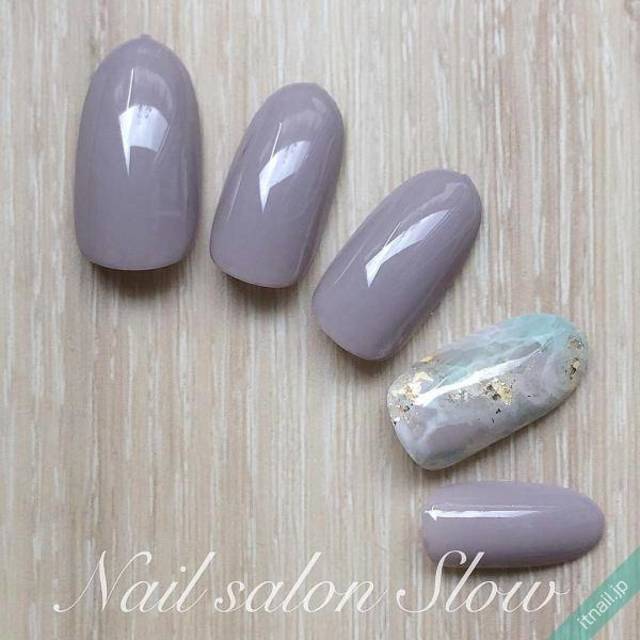 写真 (3枚目) - 大人の垢抜けネイルはシンプルに。カラー別・大理石の上質アート×6 - LOCARI（ロカリ）