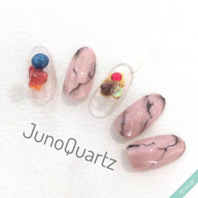 写真 (5枚目) - 甘辛MIXネイル！ガーリーカラーに引き締めカラーをプラスして - LOCARI（ロカリ）