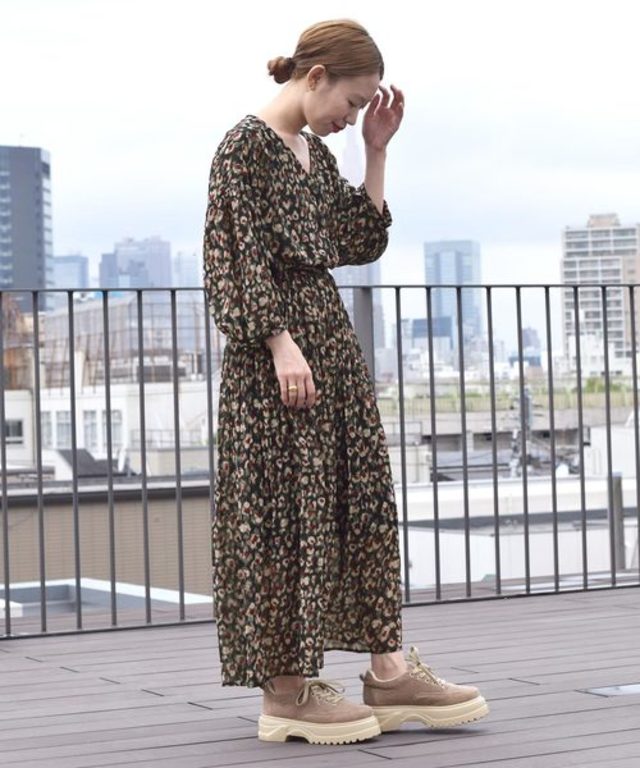 写真 (3枚目) - この秋はアニマル柄にトライ！派手に見せない“大人リッチ”コーデ - LOCARI（ロカリ） - LOCARI（ロカリ）