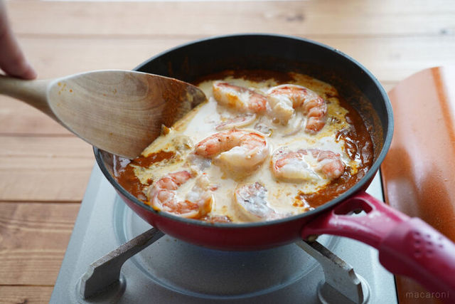 写真 (9枚目) - 濃厚なうまみ！カレー粉でインド風「エビカレー」の作り方 - LOCARI（ロカリ）