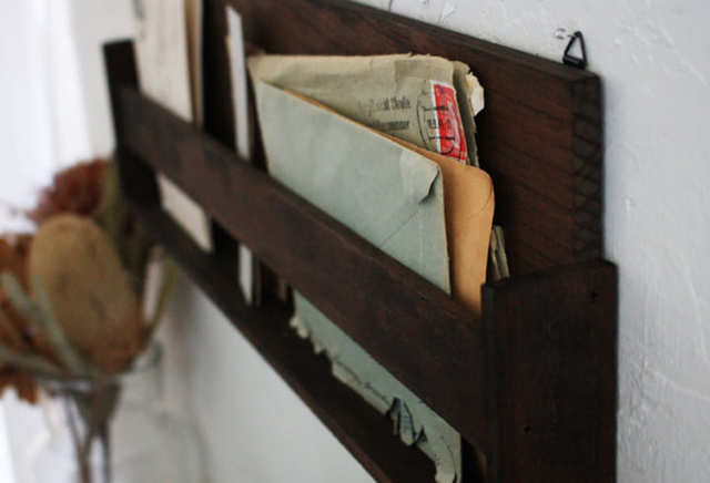 写真 (2枚目) - [連載]材料費たったの300円！セリアの木板で「古道具風レターラック」を作ろう！ - LOCARI（ロカリ）