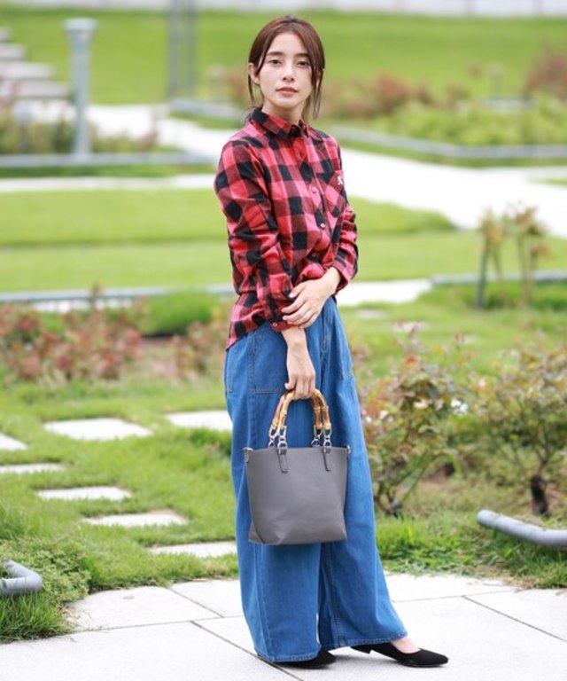 写真 (5枚目) - 赤チェックシャツの秋コーデ特集♡レディースのおしゃれな着こなしをご紹介！ - LOCARI（ロカリ）