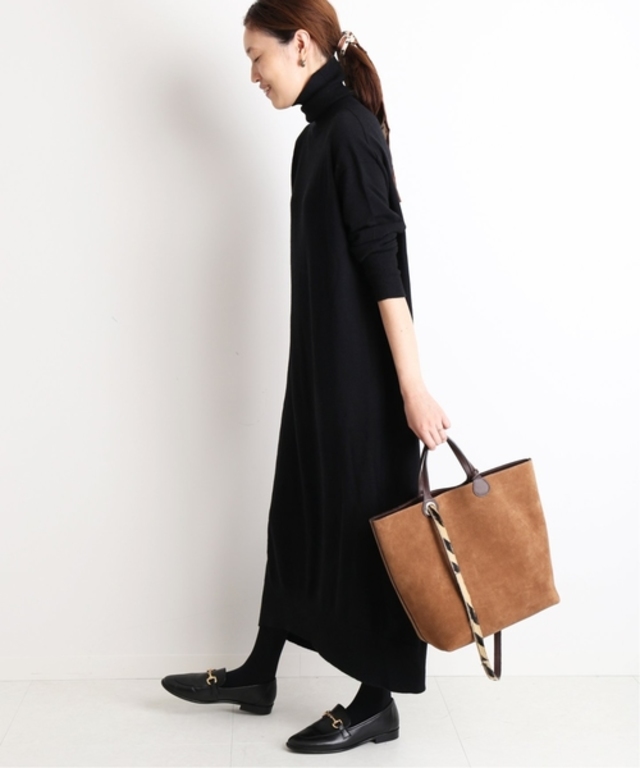 写真 (8枚目) - 黒ワンピースの冬コーデ特集！大人のおしゃれな着こなしを参考にしよう♪ - LOCARI（ロカリ）