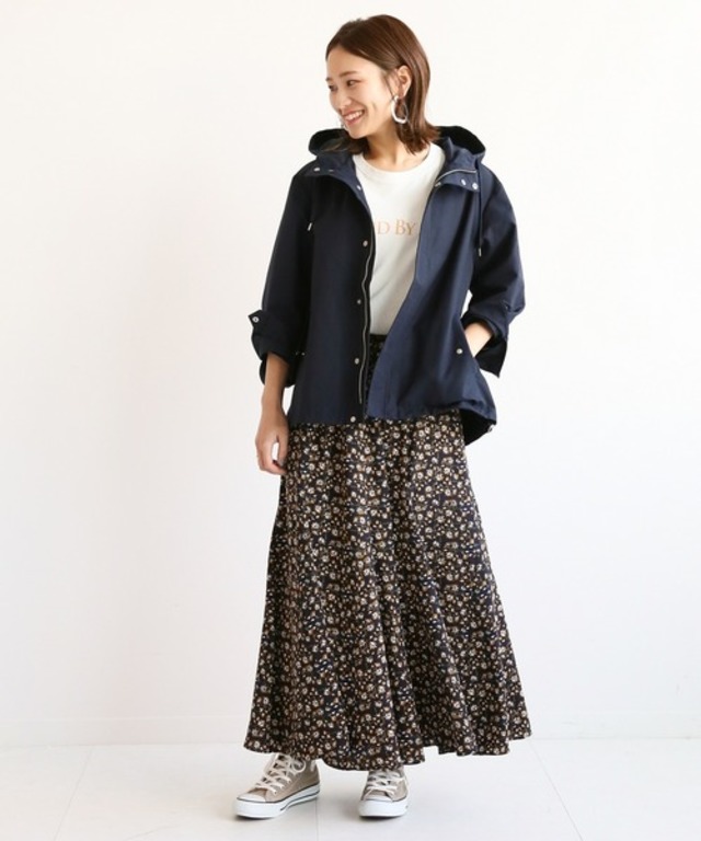 写真 (12枚目) - 初秋にはマウンテンパーカーが活躍♡カッコ可愛い大人女子コーデまとめ - LOCARI（ロカリ）