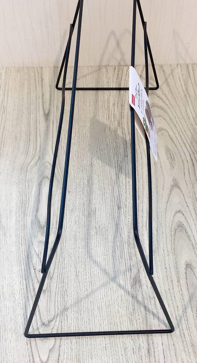 写真 (3枚目) - [ダイソー]ワイヤースリッパラックがまさかの100円！？2足収納タイプで使いやすい♪ - LOCARI（ロカリ）