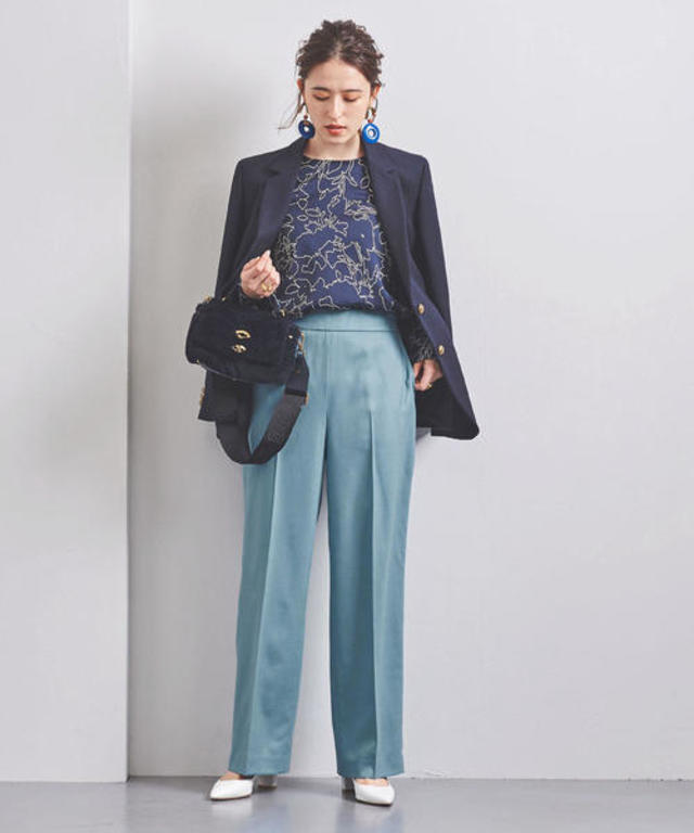 写真 (4枚目) - 洗練 × 着痩せで大活躍！「カラーパンツ」の配色テクニック＆着こなし術 - LOCARI（ロカリ）