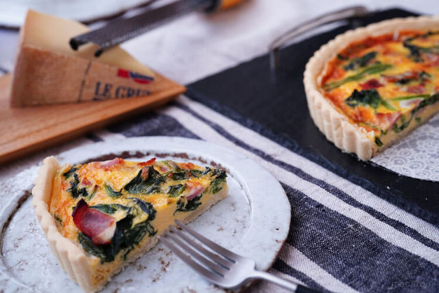 写真 (13枚目) - パーティーで大活躍！「ほうれん草とベーコンのキッシュ」のレシピ - - LOCARI（ロカリ）