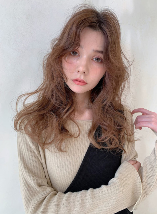 写真 (11枚目) - ぺたんこを解消！パーマが魅せる“ふんわりシルエット”でボリュームUP♡ - - LOCARI（ロカリ）