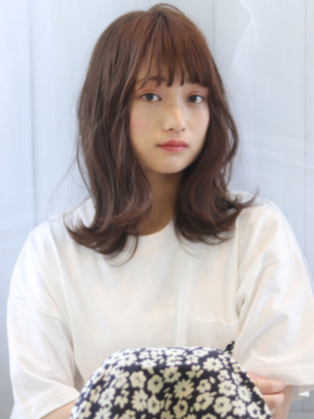 写真 (2枚目) - CanCamモデル[元テラハ美女・小室安未]の＜小顔＞になれる8つの髪型ポイント - LOCARI（ロカリ）