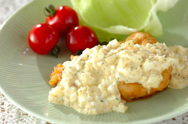 写真 (1枚目) - 今日はどれにする？ 鶏胸肉の「チキン南蛮」レシピ15選 - LOCARI（ロカリ）