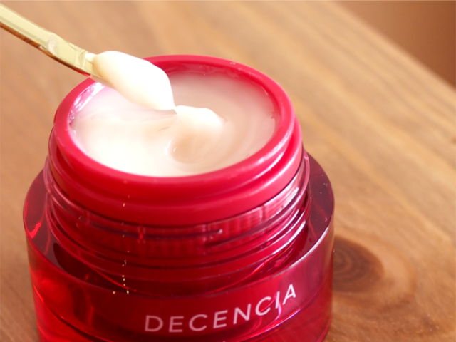 写真 (6枚目) - アラサーなのにもう“ほうれい線”！？ベスコス7冠“赤のボトル”が超優秀です - LOCARI（ロカリ）