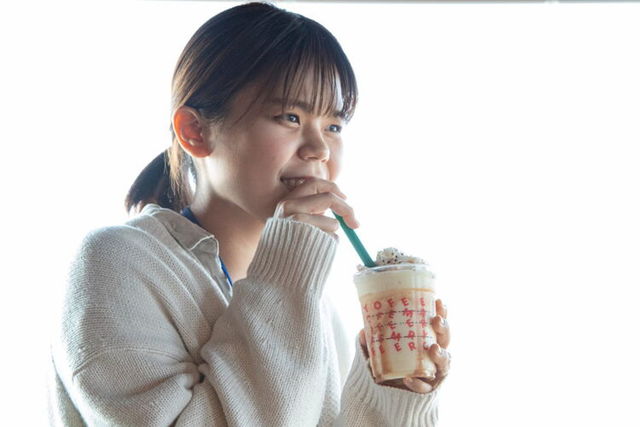 写真 (6枚目) - Xmasツリーで乾杯♪スタバ新作「ナッティ ホワイト チョコレート - LOCARI（ロカリ）