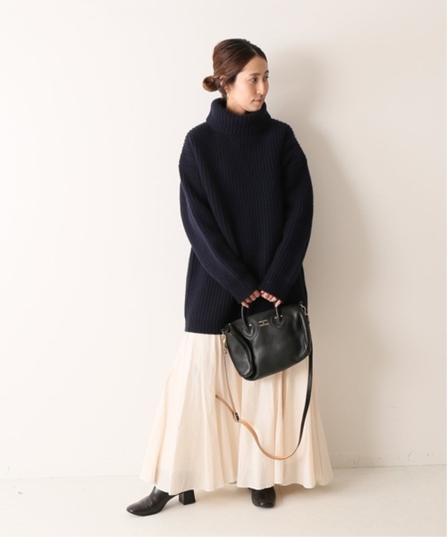 写真 (4枚目) - 着るだけで美人になれる！クラス感漂う大人の洗練ベーシックニットスタイル15選 - LOCARI（ロカリ）