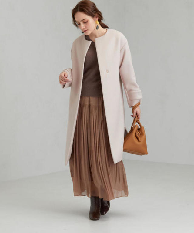 写真 (1枚目) - きれいめ？カジュアル？「ノーカラーコート」の大人な着こなし方☆ - LOCARI（ロカリ） - LOCARI（ロカリ）