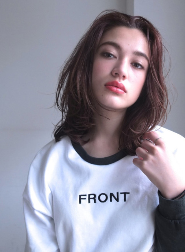 写真 (9枚目) - かわいい＋かっこいい♡ちょっとメンズっぽい「ミディアムレイヤー」10選 - LOCARI（ロカリ）