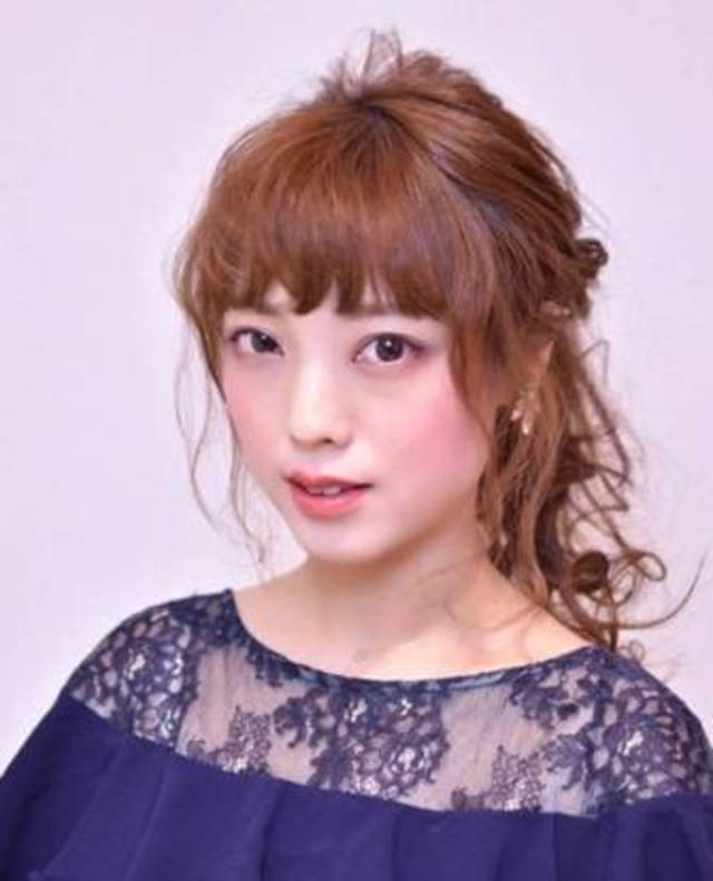 写真 (1枚目) - 脱！触角女子！[乃木坂46・松村沙友理]風の髪型で大人ロブミディに♡ - LOCARI（ロカリ）