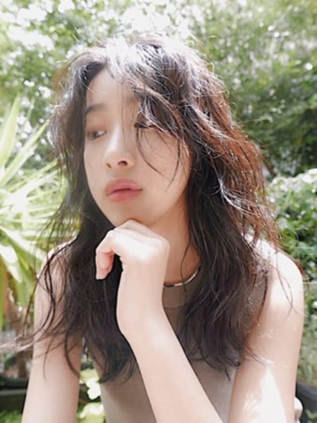 写真 (13枚目) - 《市川紗椰×ロング》”ひと癖ある”髪型で、可愛いをアップデート！ - LOCARI（ロカリ）