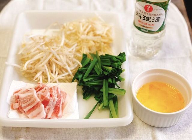 写真 (3枚目) - 豚ニラたまごの具だくさん鍋[飲んべえママの1分鍋 Vol.3] - LOCARI（ロカリ）