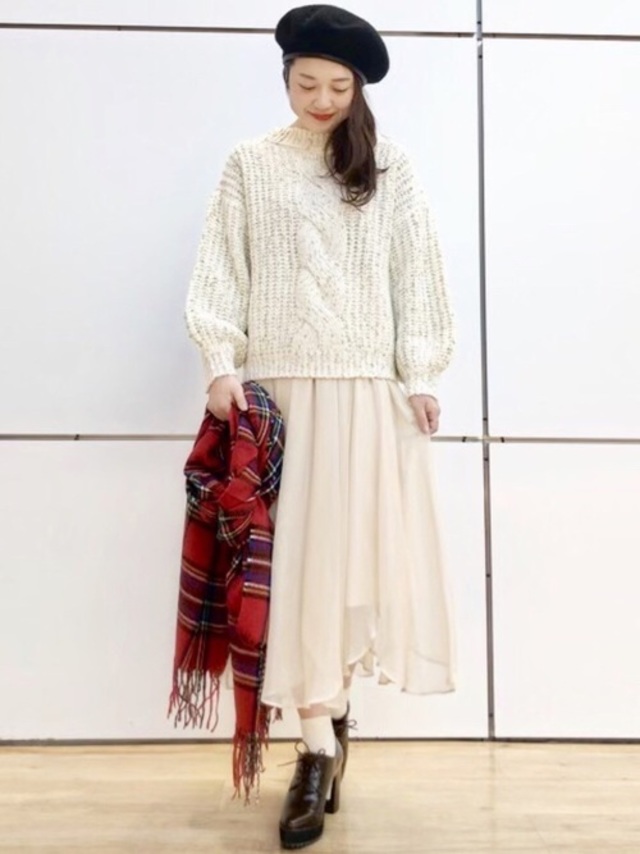 写真 (4枚目) - 聖なる夜は白が着たい♡Xmasにぴったりなホワイトコーデ10選 - LOCARI（ロカリ）