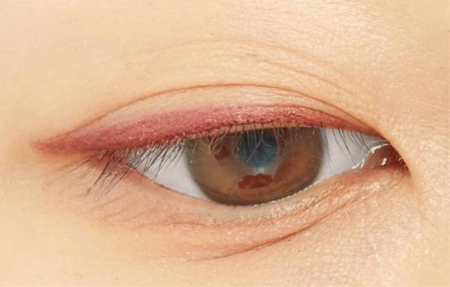 写真 (17枚目) - ドキッとするほど目が魅力的…赤アイライナーを使いこなして垢抜けeyeに - - LOCARI（ロカリ）