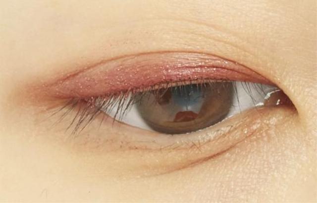 写真 (23枚目) - ドキッとするほど目が魅力的…赤アイライナーを使いこなして垢抜けeyeに - LOCARI（ロカリ）