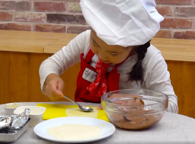 写真 (6枚目) - 子どもが作る、春巻きの皮でスティックチョコパイ[ひとりでできたよ vol.17] - LOCARI（ロカリ）