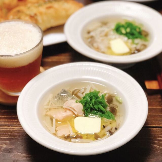 写真 (2枚目) - 鮭ときのこのコクうま鍋[飲んべえママの1分鍋 vol.6] - LOCARI（ロカリ） - LOCARI（ロカリ）