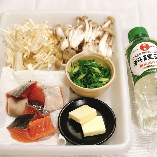 写真 (3枚目) - 鮭ときのこのコクうま鍋[飲んべえママの1分鍋 vol.6] - LOCARI（ロカリ）