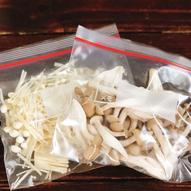 写真 (7枚目) - 鮭ときのこのコクうま鍋[飲んべえママの1分鍋 vol.6] - LOCARI（ロカリ）