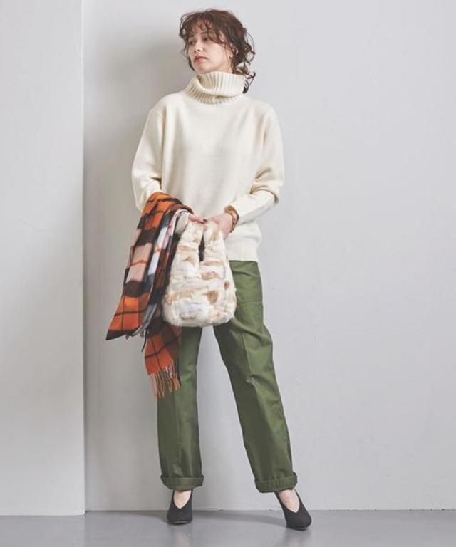 写真 (13枚目) - 清楚で明るい雰囲気になる♡ホワイトニットの冬スタイル15選をご紹介 - LOCARI（ロカリ）