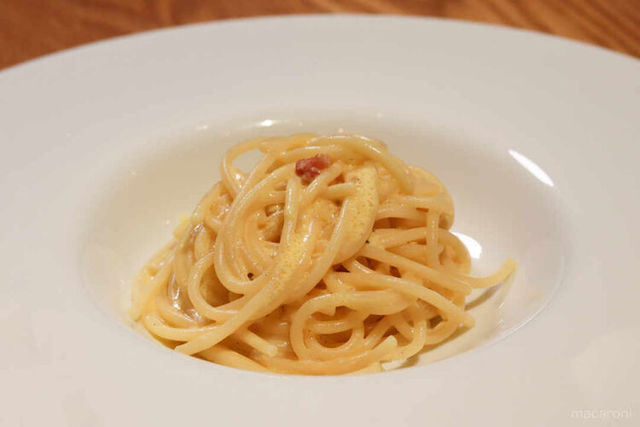 写真 (1枚目) - 失敗しらず！カルボナーラをおいしく作る2つのコツ[シェフ直伝パスタ vol.1] - LOCARI（ロカリ）