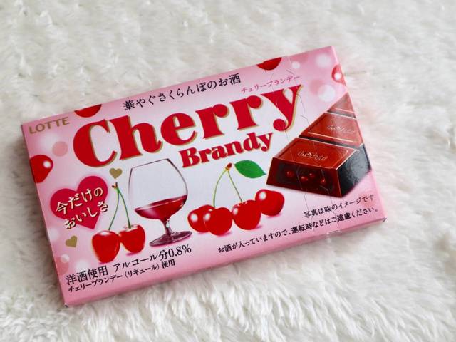 写真 (1枚目) - [ロッテ]の洋酒チョコレートに新作「ラズベリーリキュール」「チェリーブランデー」が登場！ - LOCARI（ロカリ）