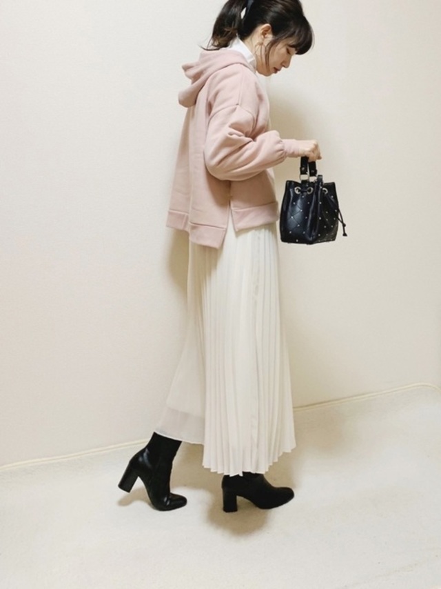 写真 (15枚目) - [2020最新]ピンクパーカーでモテ確定♡大人女子の褒められコーデ24選 - LOCARI（ロカリ）