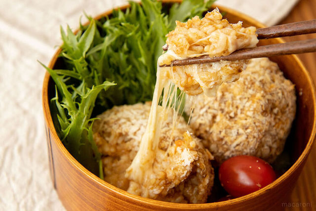 写真 (1枚目) - 余った「パン粉」でお弁当おかず！3つの揚げない簡単レシピ[調味料活用 vol.16] - LOCARI（ロカリ）