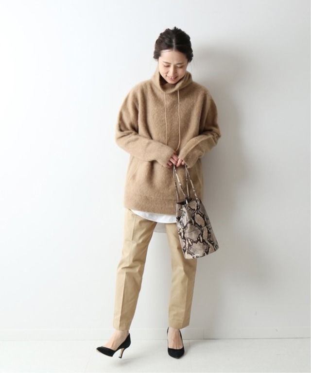 写真 (3枚目) - 大人女子コーデのマストアイテム！センタープレスパンツをおしゃれに穿きこなそう♪ - LOCARI（ロカリ）