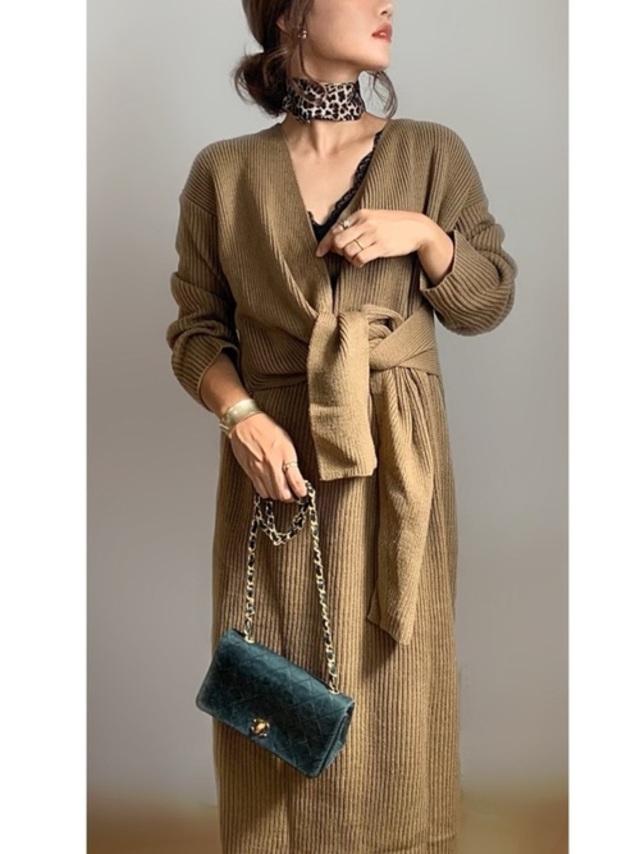 写真 (2枚目) - 季節を問わず着回せる♡万能「長袖ワンピース」着こなしSNAP - LOCARI（ロカリ）