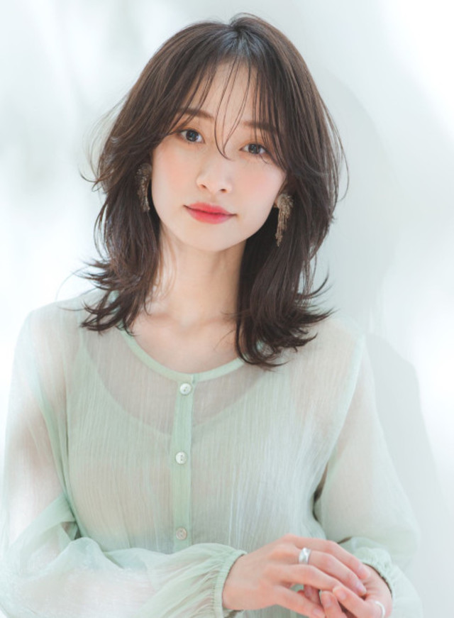 写真 (12枚目) - 大人可愛さ120％♡「前髪ありミディアム」が断然モテる！ - LOCARI（ロカリ） - LOCARI（ロカリ）