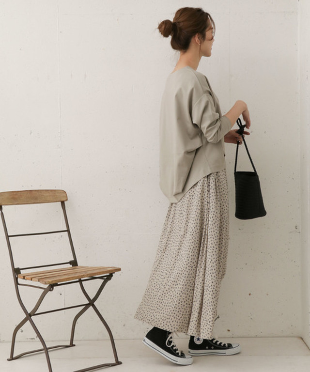 写真 (15枚目) - シンプルで着心地がいい万能『カットソー』☆春の着回しコーデ15選 - LOCARI（ロカリ）