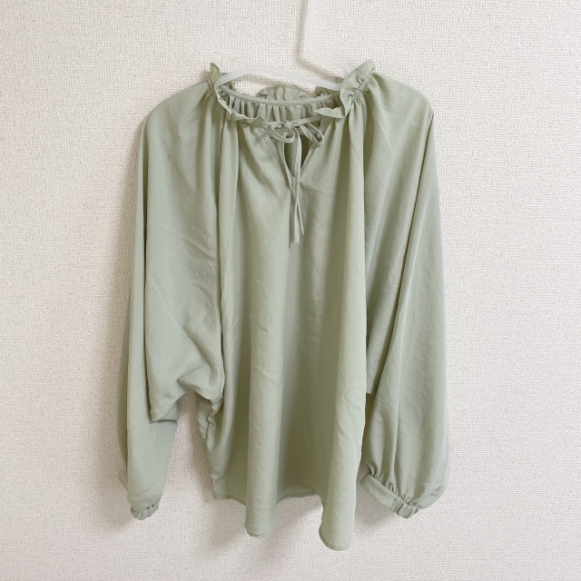 写真 (1枚目) - 2WAYで使えて着回し力抜群♡ふんわり感が可愛いGU「美人ブラウス」コーデ - LOCARI（ロカリ）